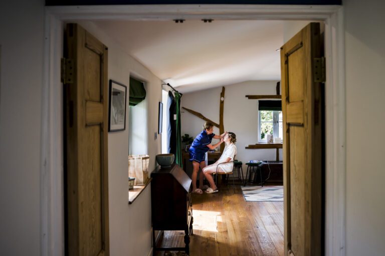 Notley Tythe Barn Wedding - Sammy & Simon | Buckinghamshire Wedding ...